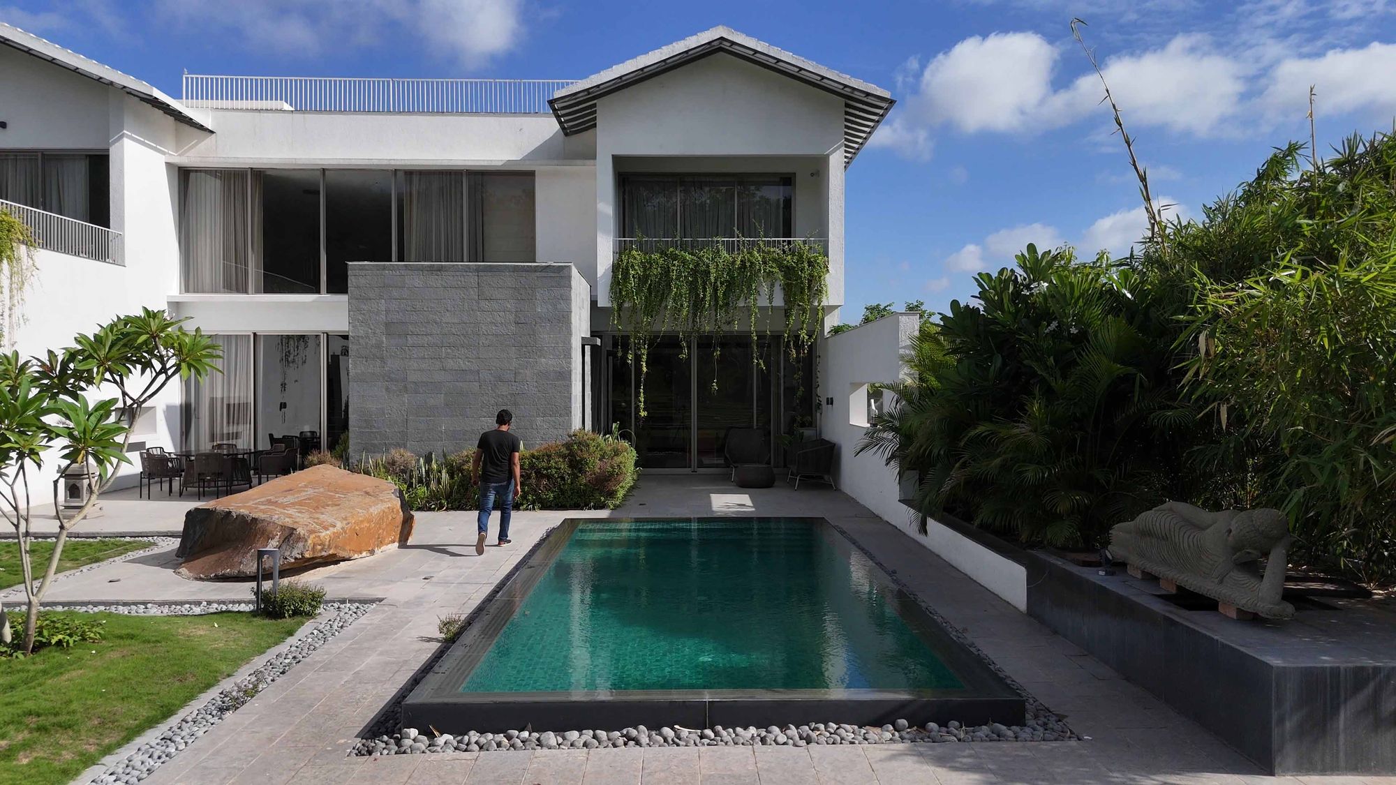 A Collection of Gardens: This Pune Home Uses Petite Gardens to Merge ...