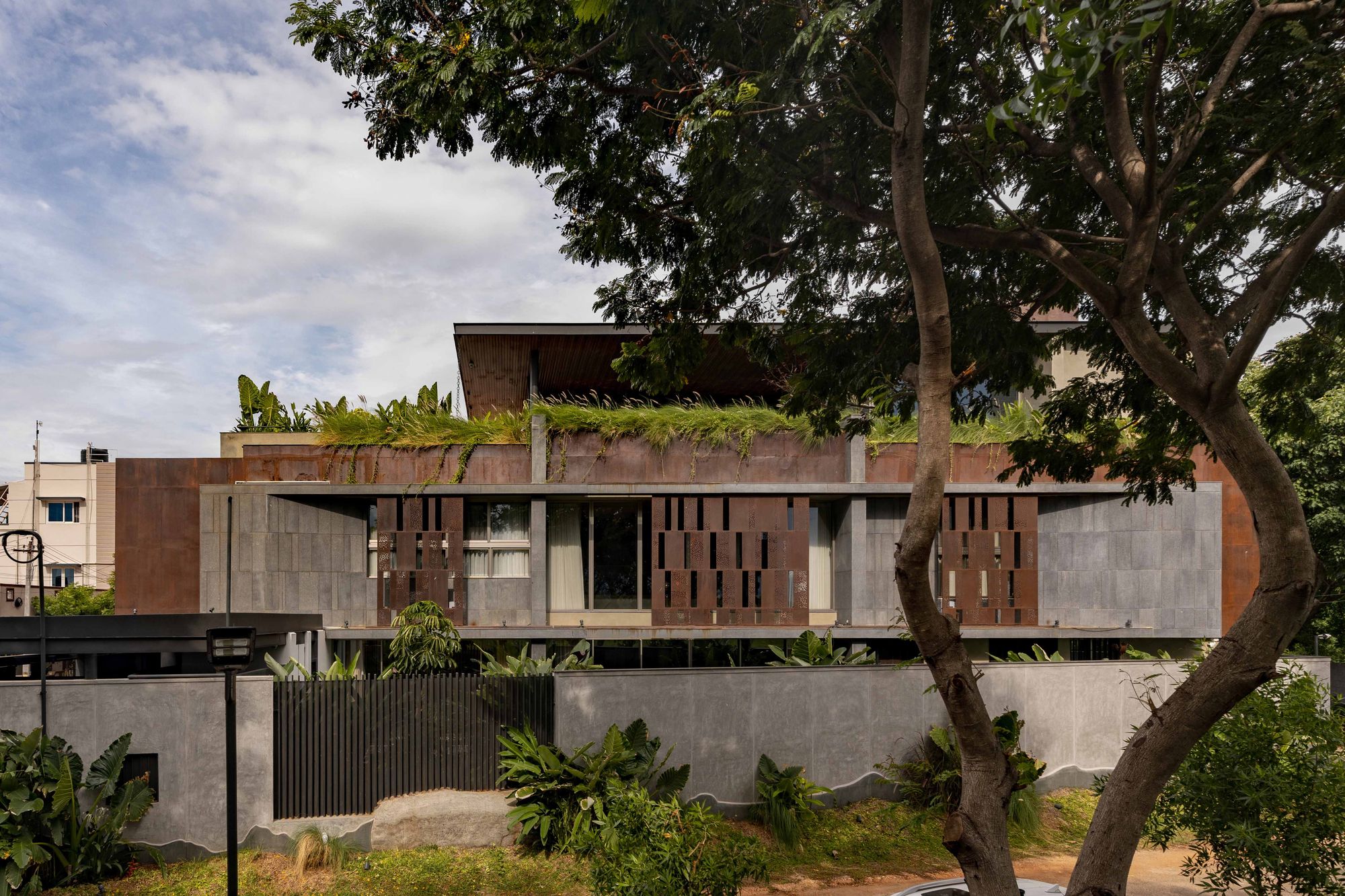 Mountain’s Melodies: A Tamil Nadu Home Masterfully Traces the ...