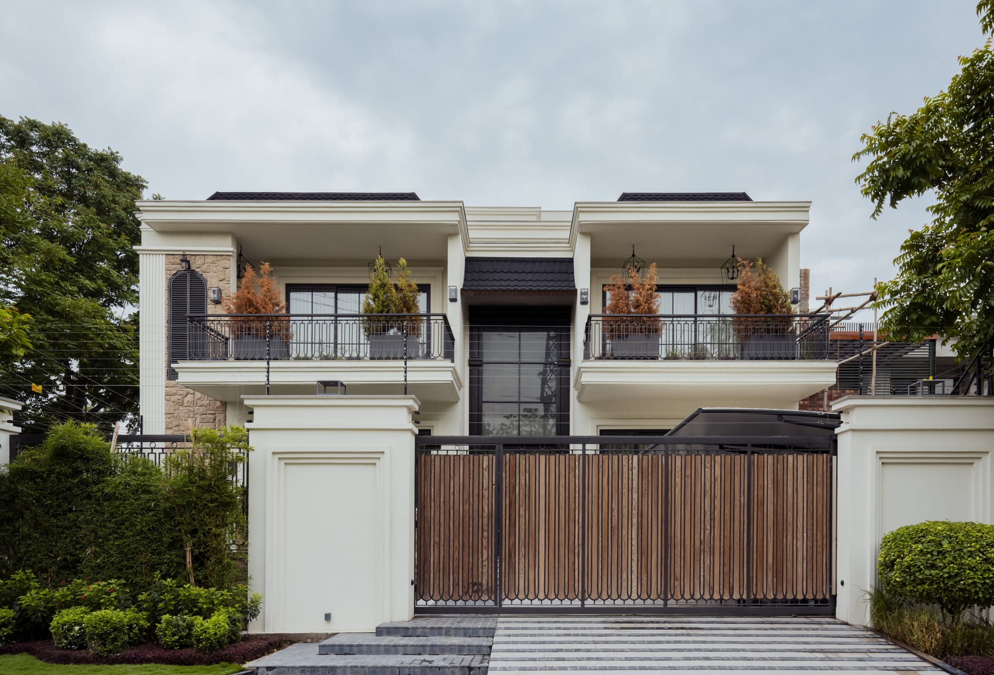 Luxurious Courtyard Home in Ludhiana | Luxury Home Design
