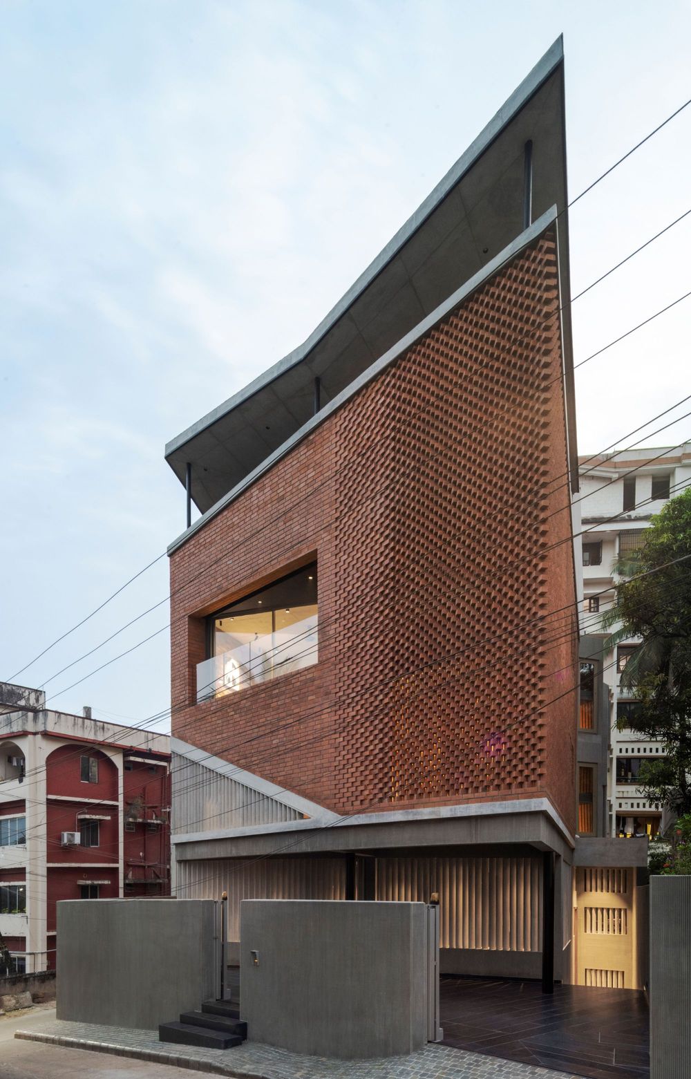 Architect In Pondicherry Designs A Minimal House That Is Strikingly ...
