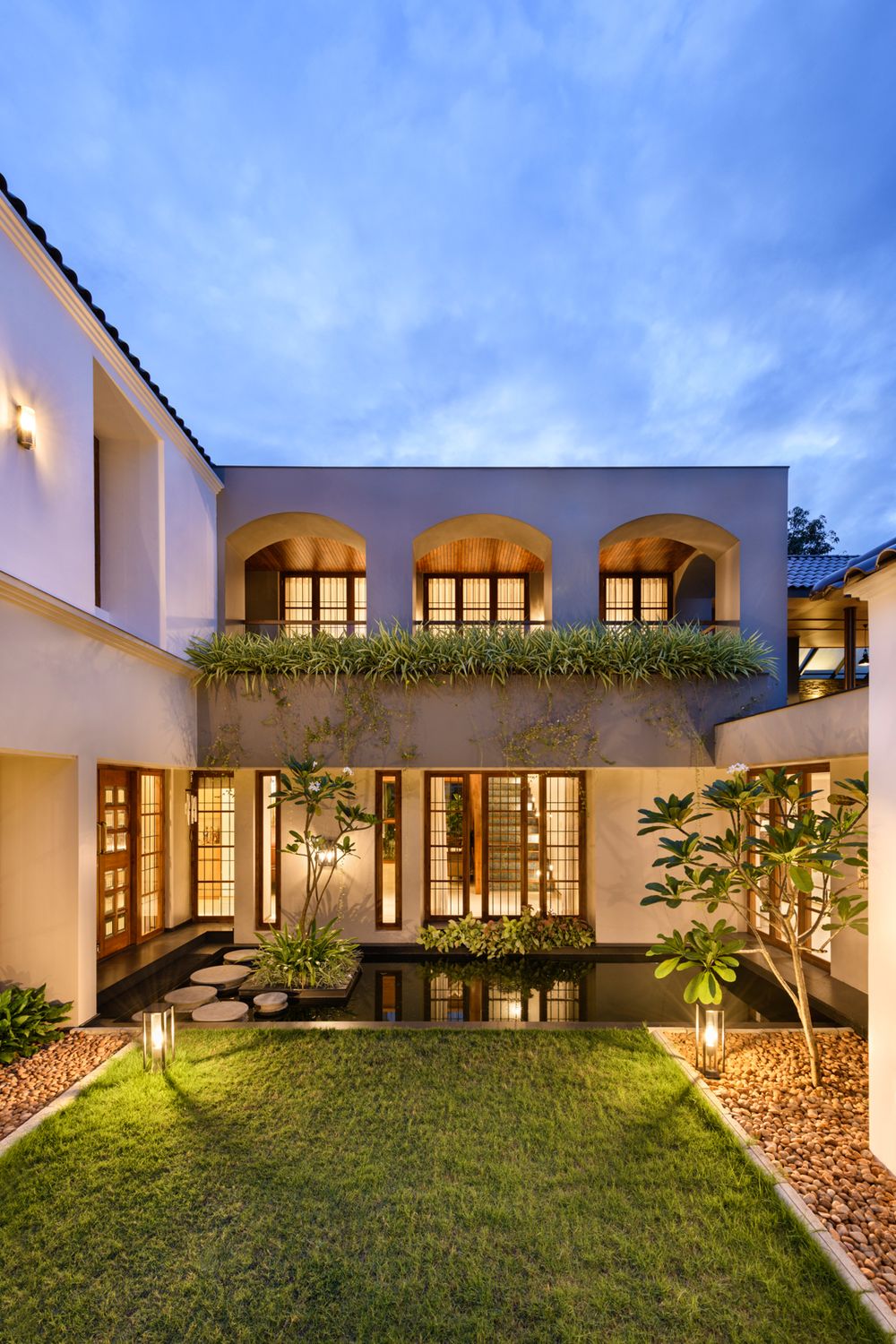 This 6500 Sq Ft Spain Inspired Contemporary House Is A Wonder Of Spaces ...
