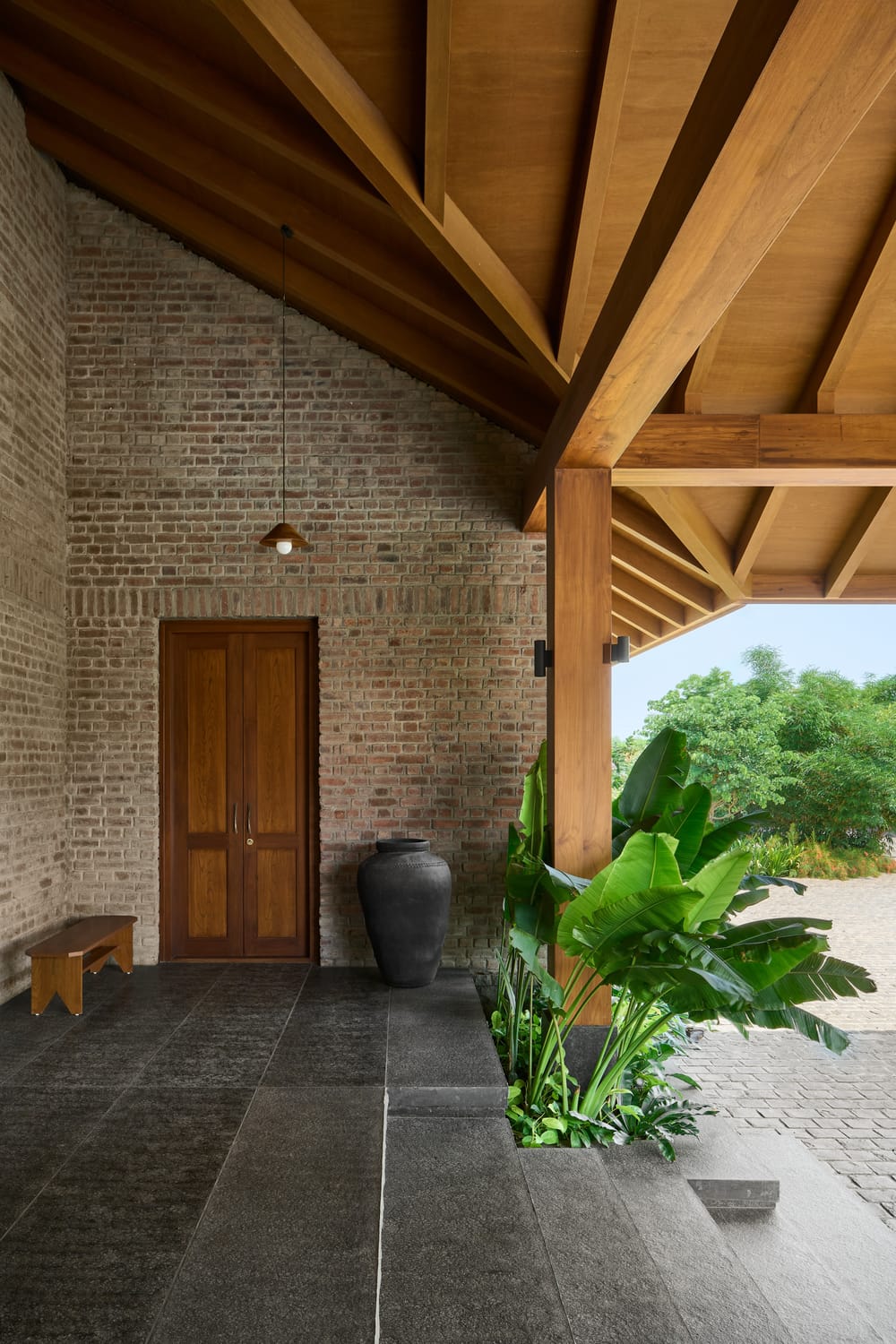 Courtyard Home in Phaltan Inspired by Vernacular Traditions